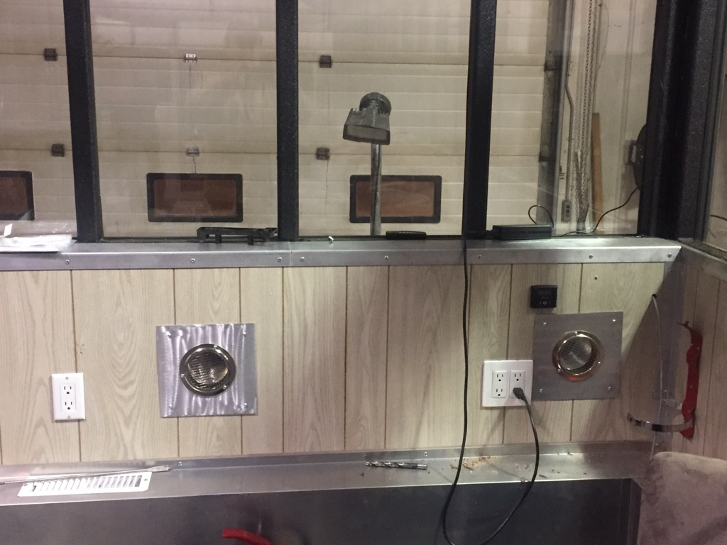 Natural Habitat Aurora Pod Gets New Heater - Churchill Polar Bears